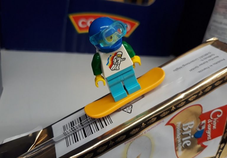 Lego in supermarkt: snowboarden, vissen, fotograferen